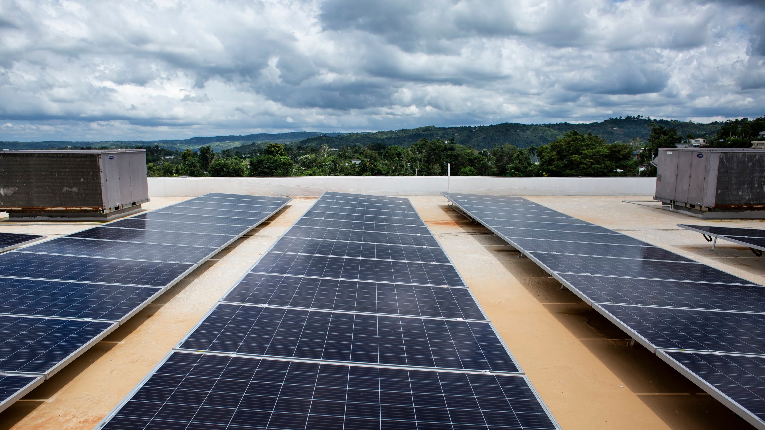 Transitioning Puerto Rico Health Centers to a Solar-powered Smart Grid